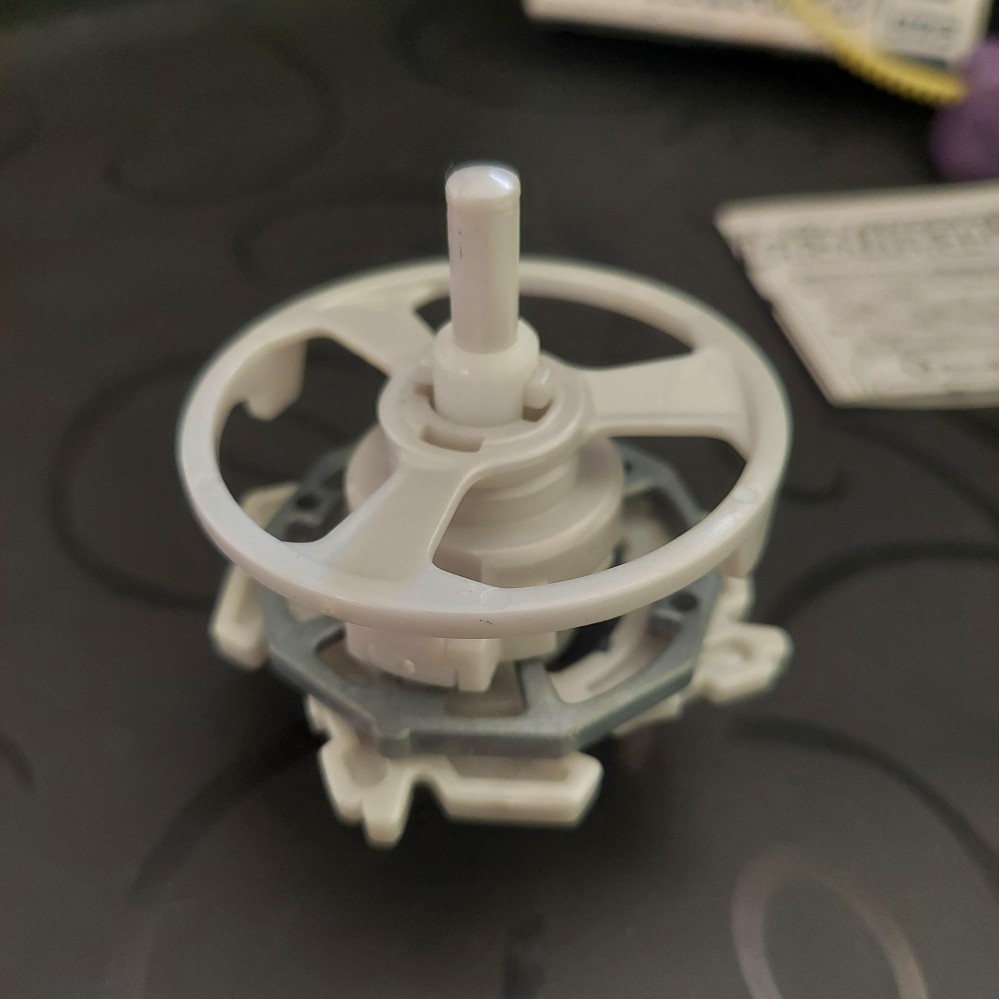 Takara Beyblade Cyber Dragoon Pearl White Used witn Box and Accessories